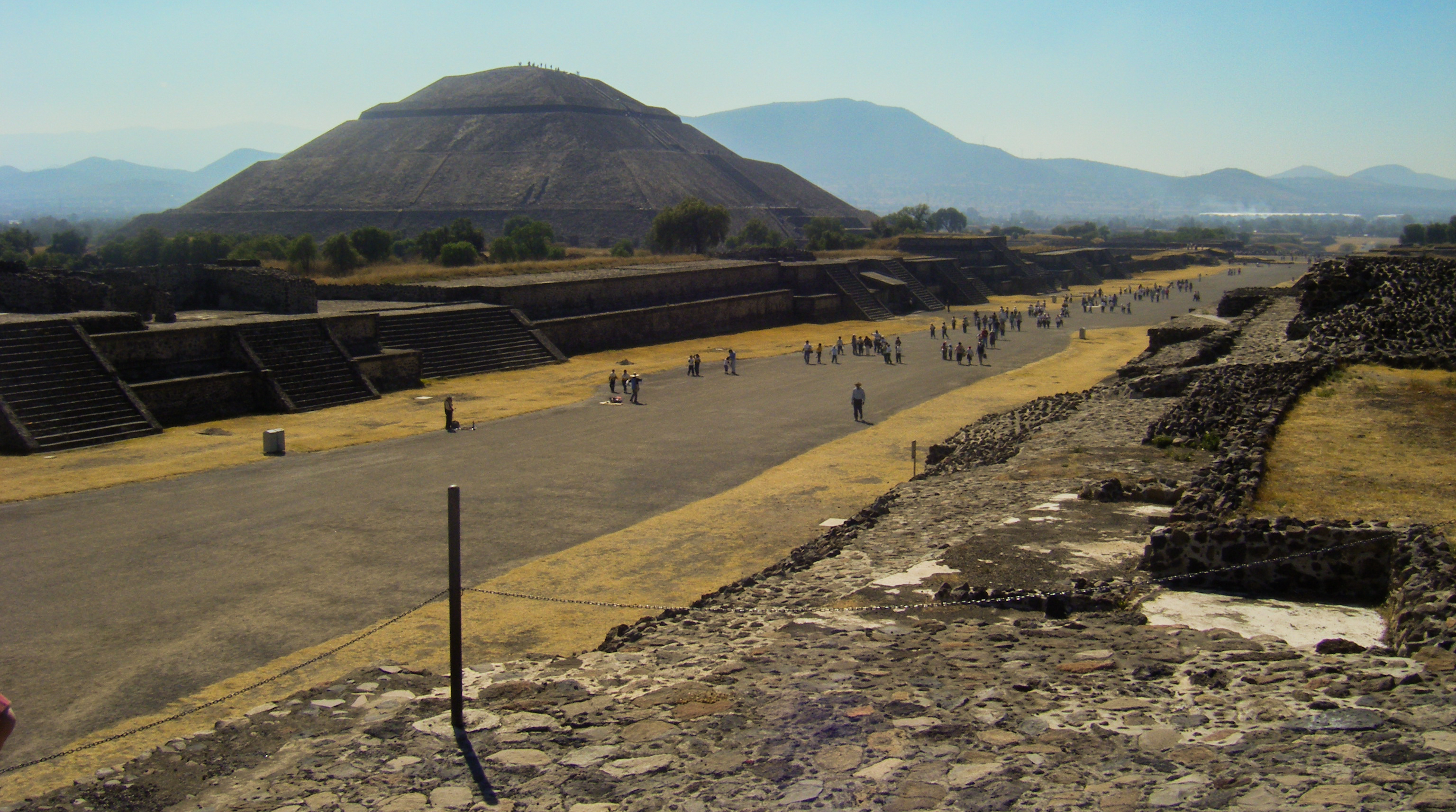 pyramids of the sun and the moon 5 - Awesome Explorations